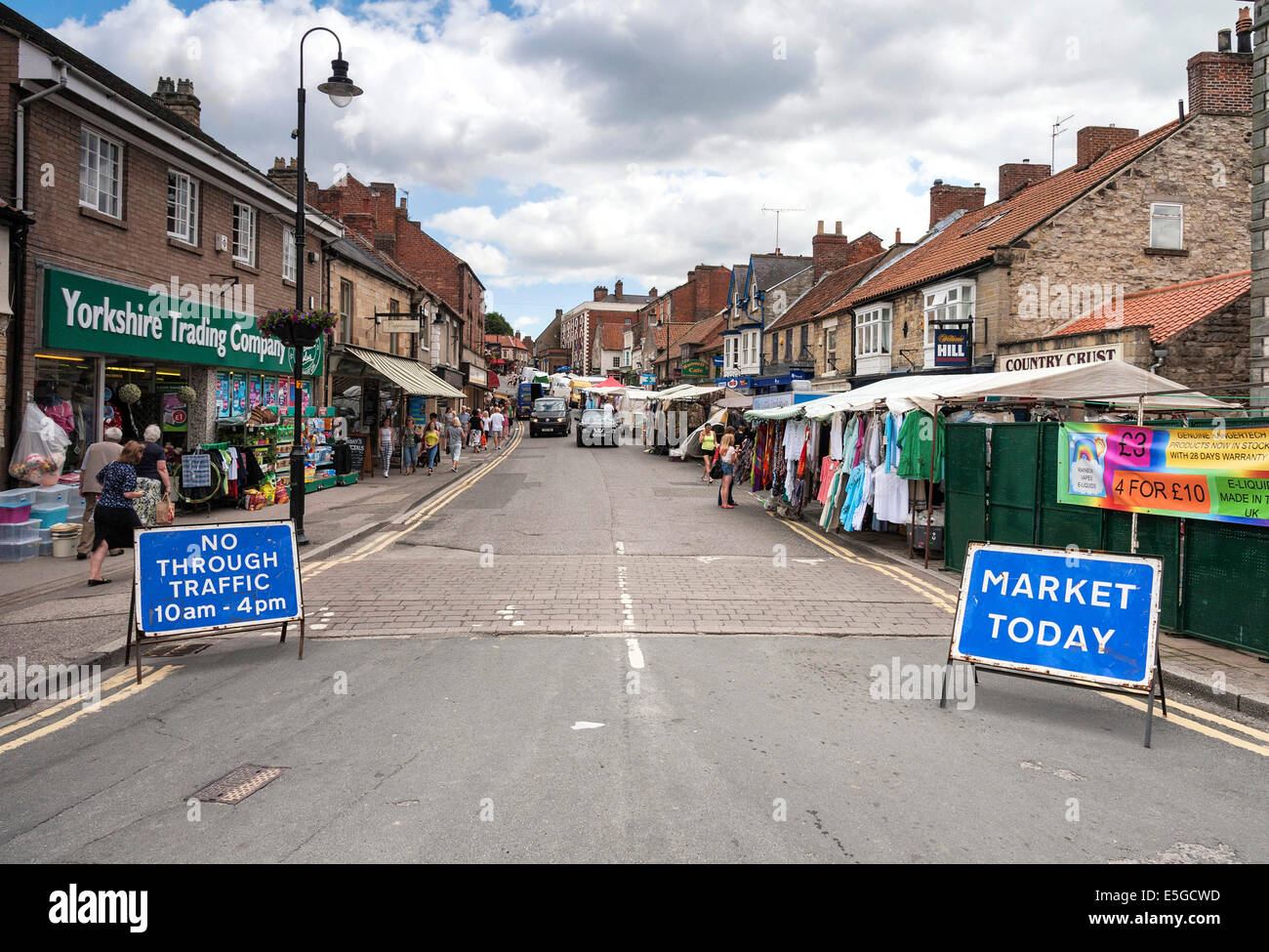 Market day at Pickering Stock Photo - Alamy