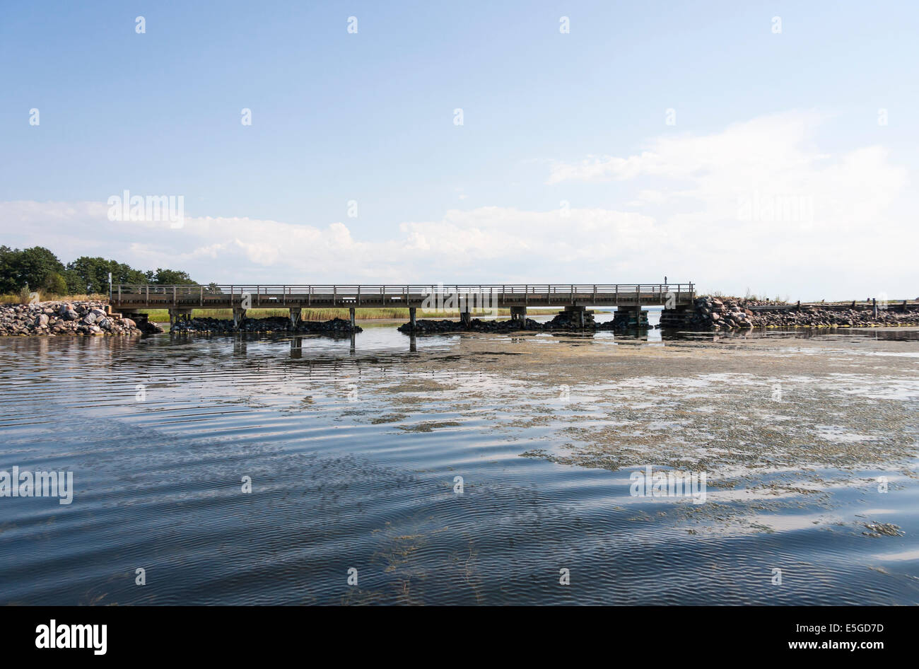 Bridge connecting islands hi-res stock photography and images - Alamy