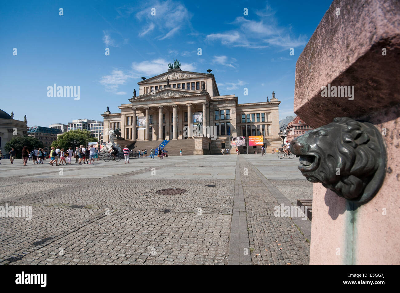 Square concert hi-res stock photography and images - Alamy