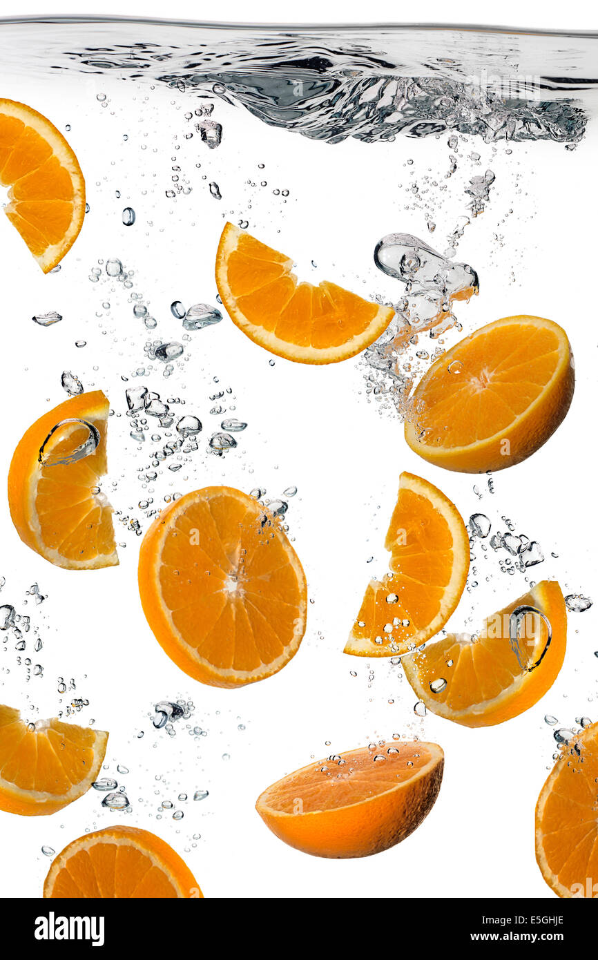 Ripe oranges splash juice hi-res stock photography and images - Alamy