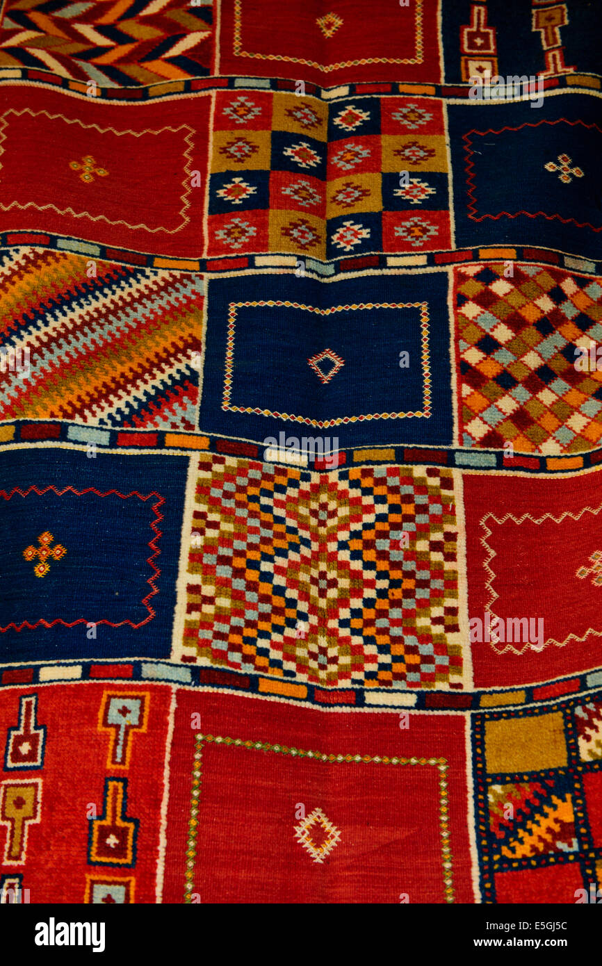 Tazenhakt Carpets Cooperative,Wild Colourful,Colored,designs,Women ...
