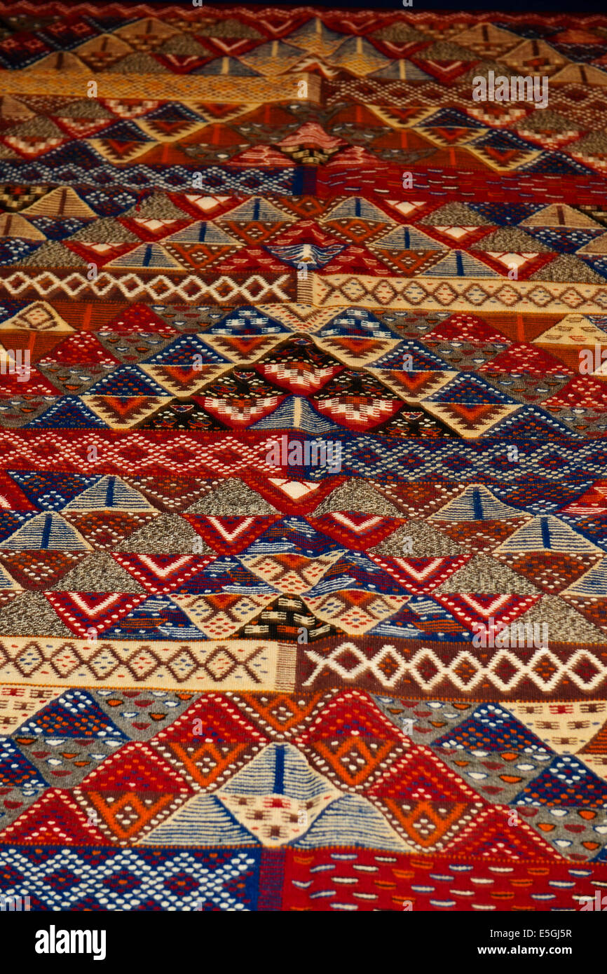 Tazenhakt Carpets Cooperative,Wild Colourful,Colored,designs,Women ...