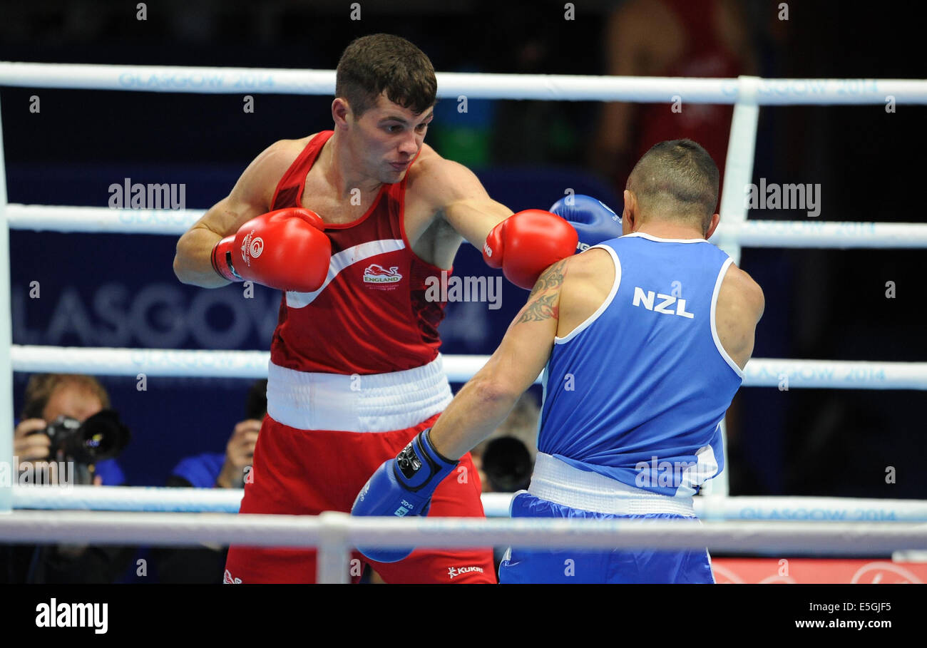 BOWYN MORGAN (BLUE) & SCOTT FI BOXING SECC GLASGOW SCOTLAND 30 July ...