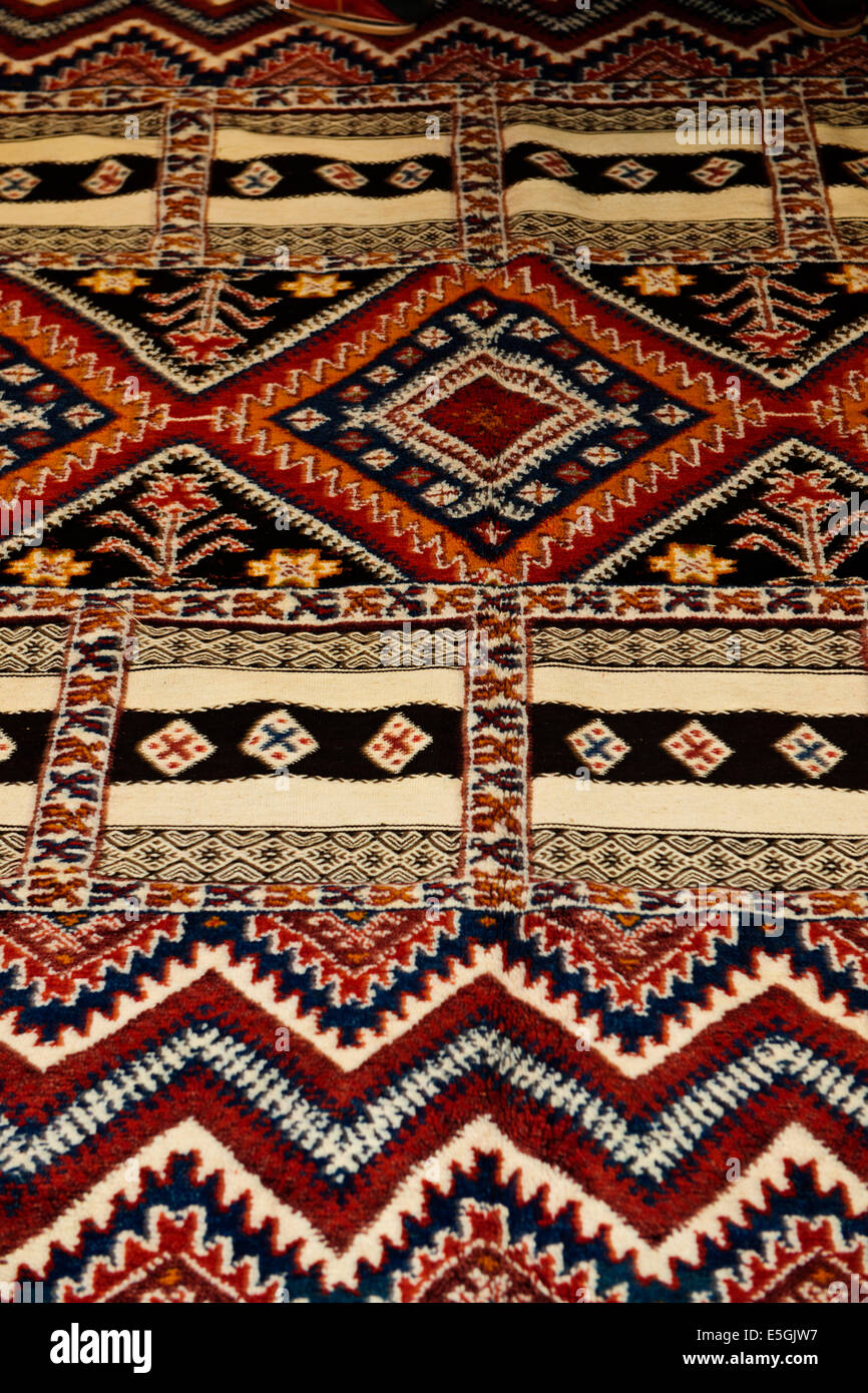 Tazenhakt Carpets Cooperative,Wild Colourful,Colored,designs,Women ...