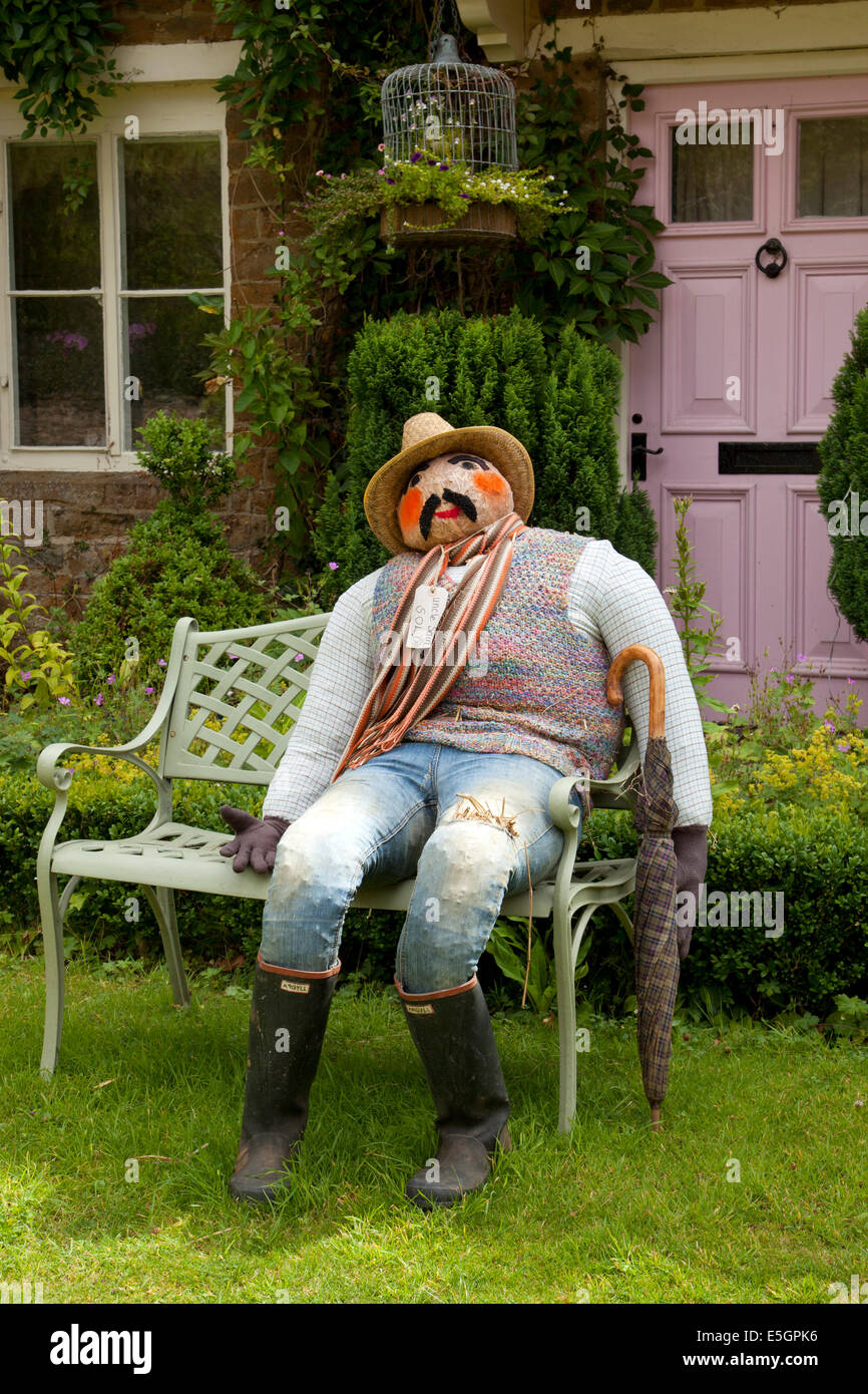 Scarecrow hi-res stock photography and images - Alamy