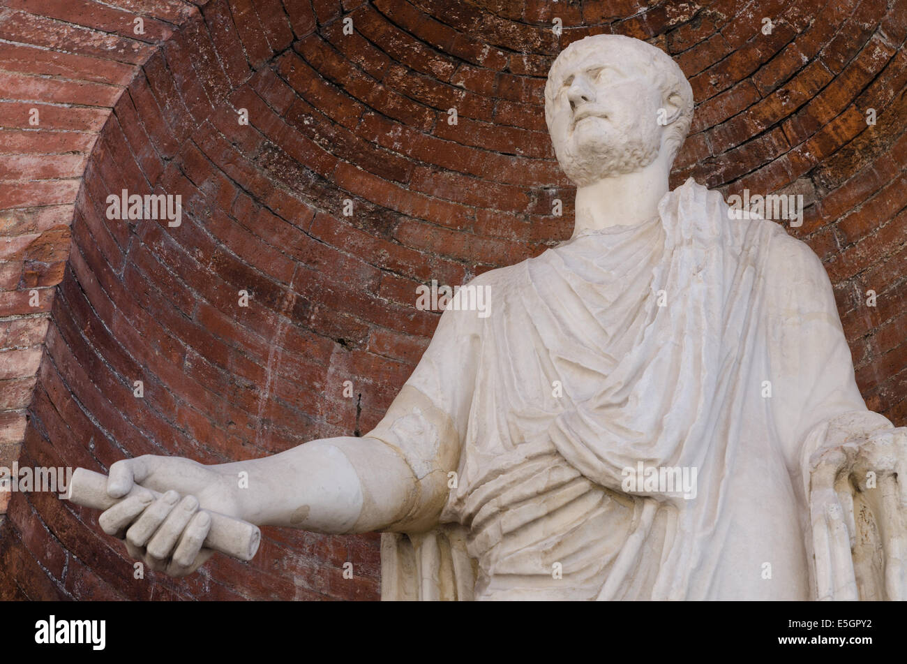 Roman statue rome hi-res stock photography and images - Alamy