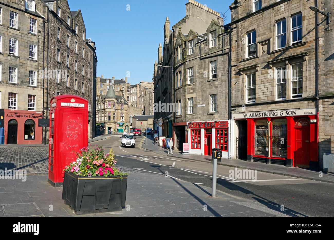 Grassmarket cowgate edinburgh scotland hi-res stock photography and ...