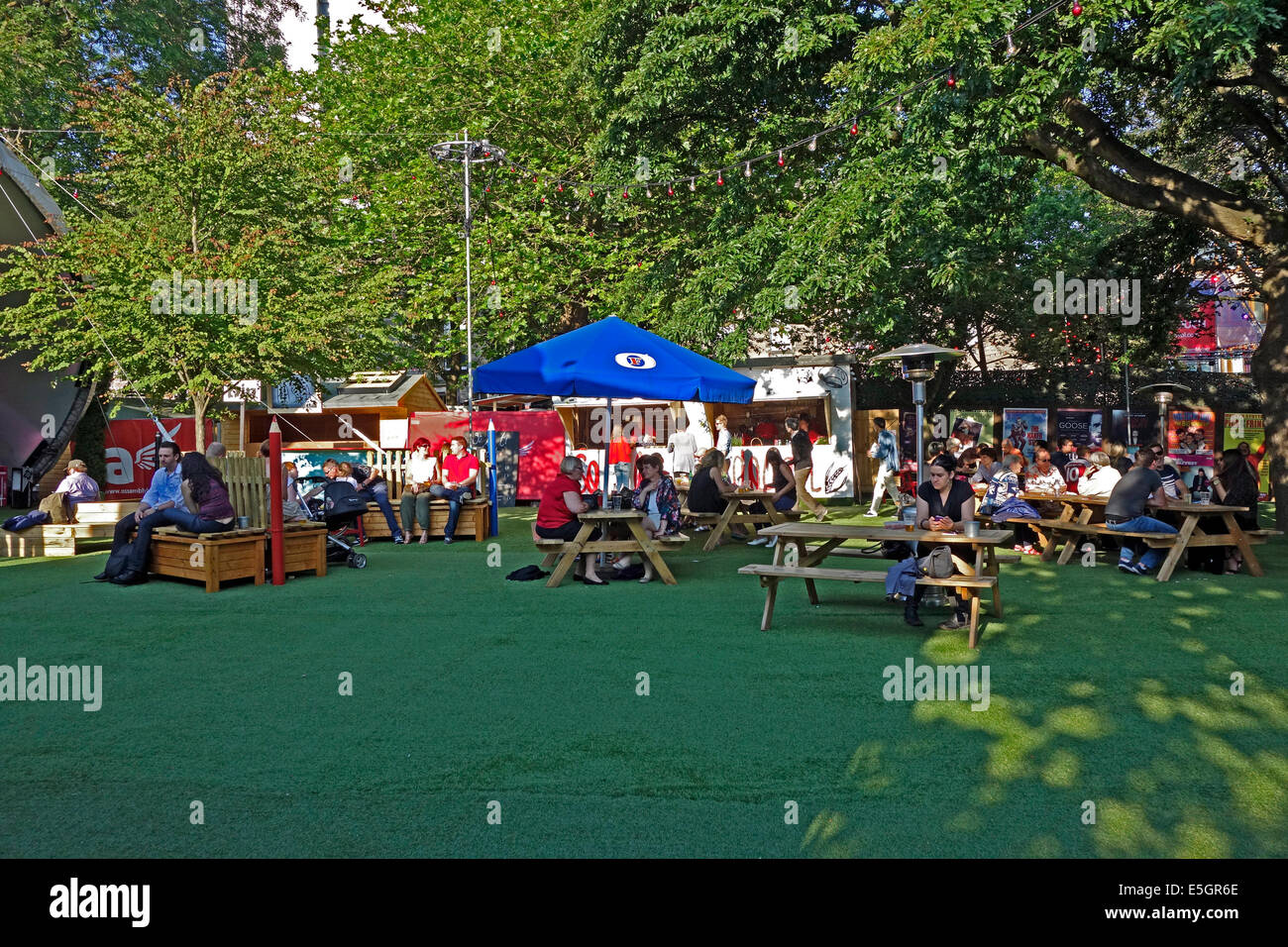 Spiegeltent edinburgh hi-res stock photography and images - Alamy