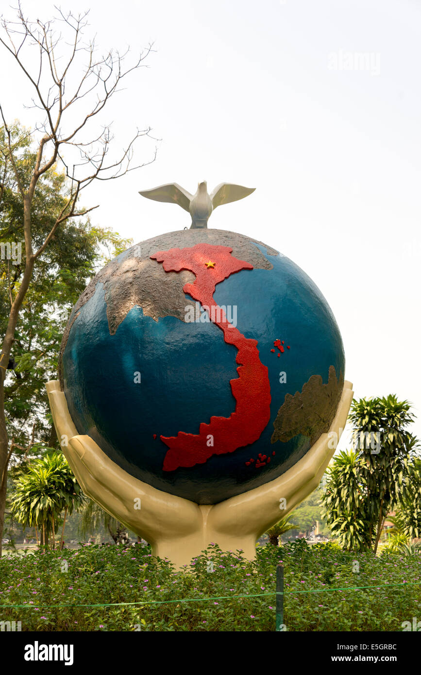 World globe sculpture hi-res stock photography and images - Alamy