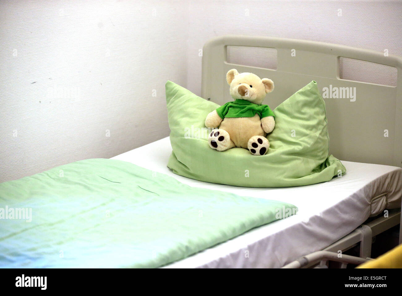 Drug addicted mother hi-res stock photography and images - Alamy