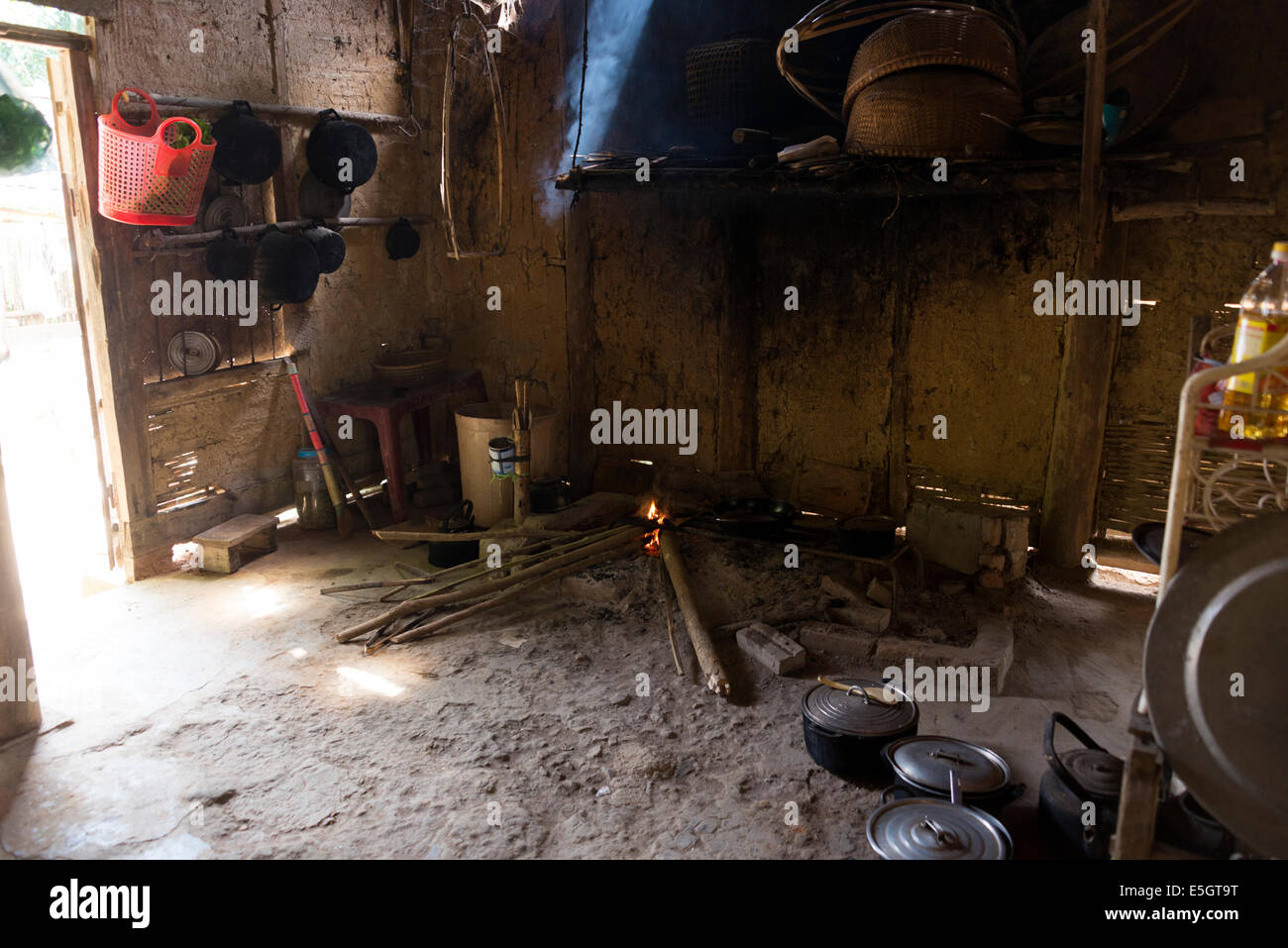 Village kitchen hi-res stock photography and images - Alamy