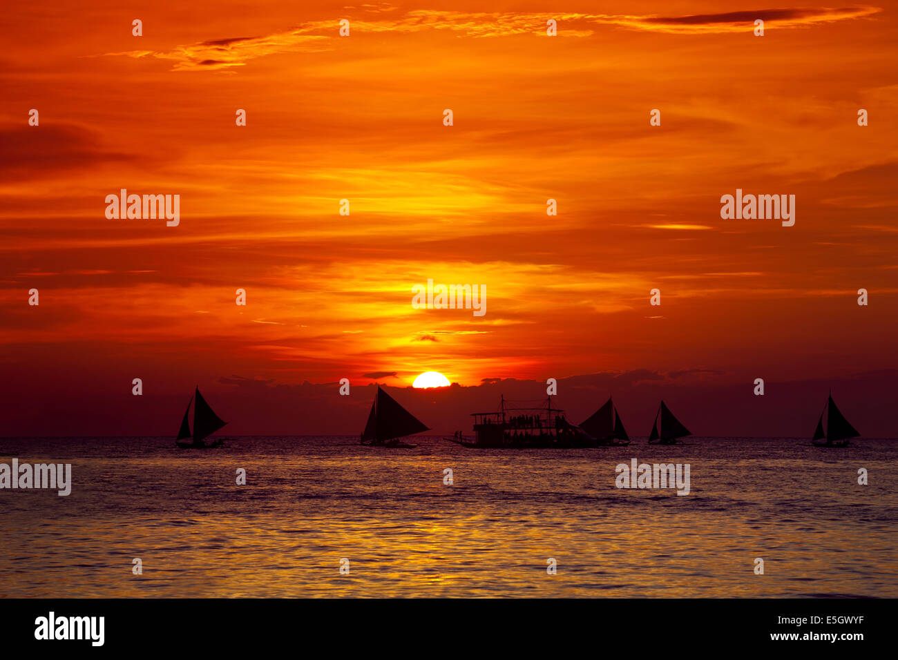 Tropical water boat sun hi-res stock photography and images - Alamy