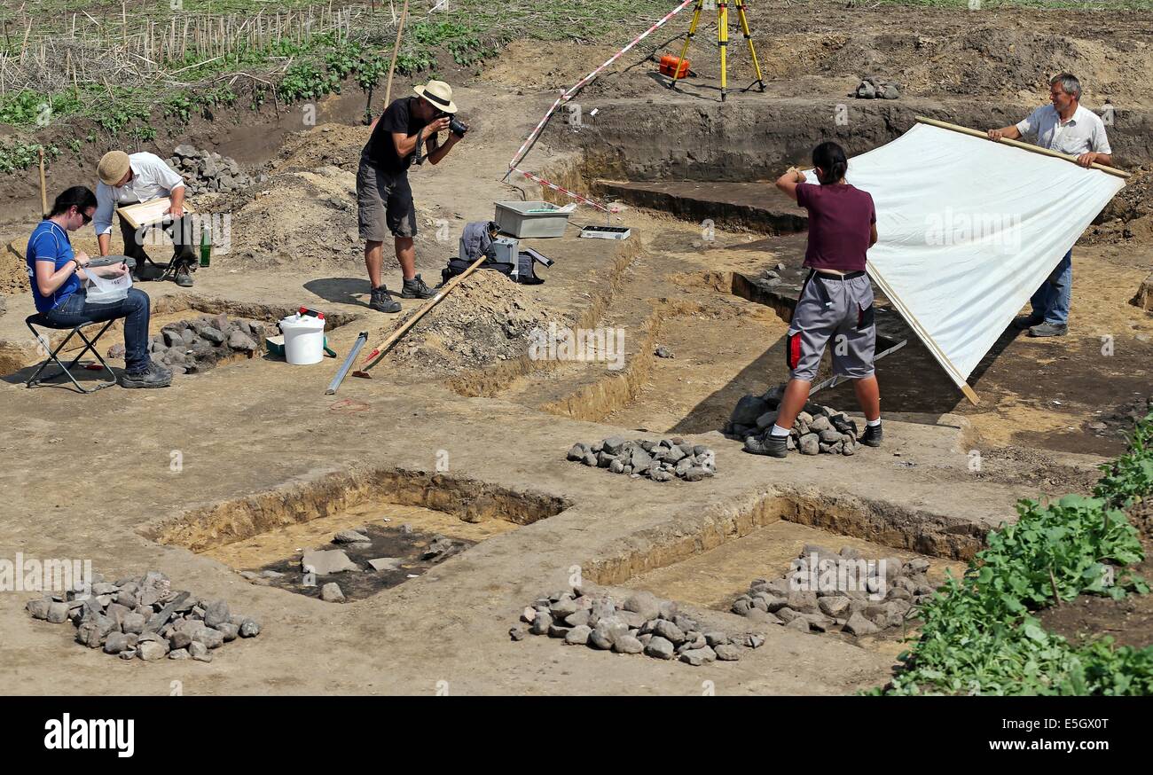 Dig proof hi-res stock photography and images - Alamy