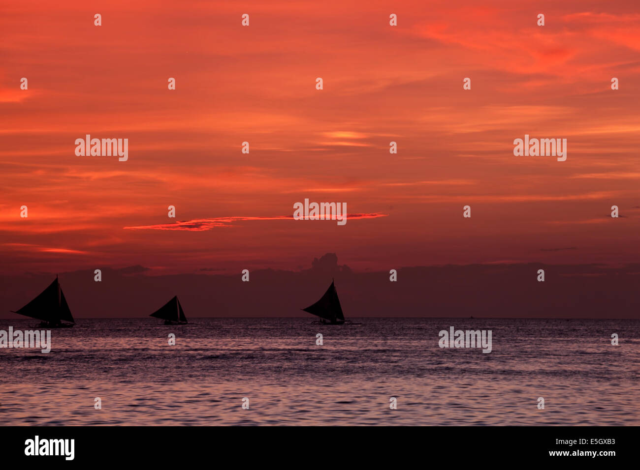 Tropical boat and sunset hi-res stock photography and images - Alamy