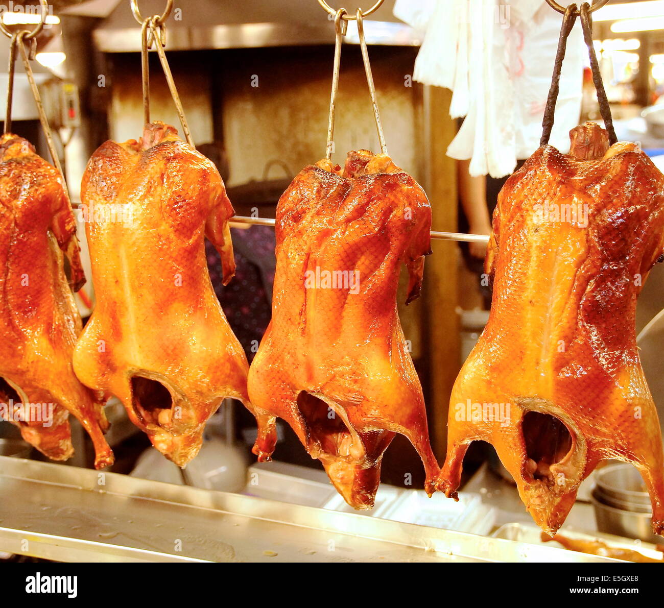 Chinese restaurant window meat hi-res stock photography and images - Alamy