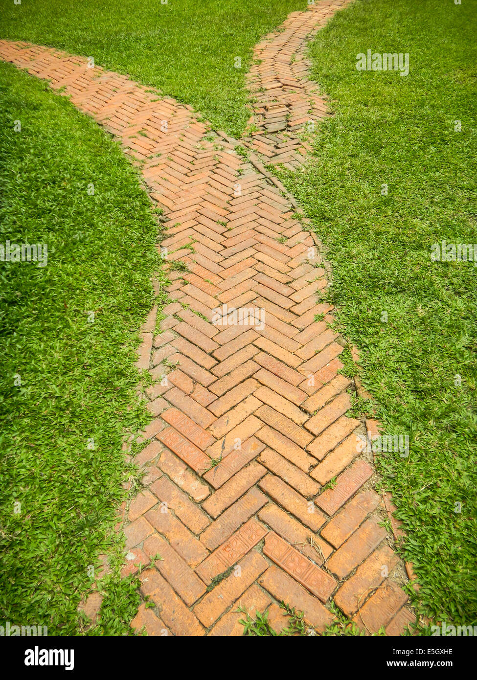 Brick path through park hi-res stock photography and images - Alamy