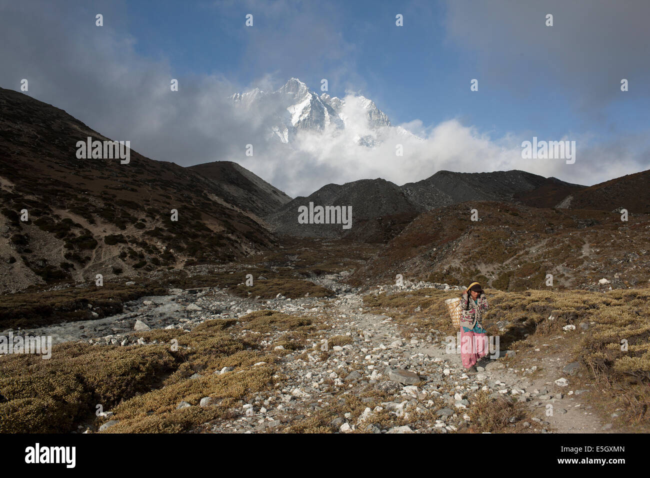 Sherpa people hi-res stock photography and images - Alamy