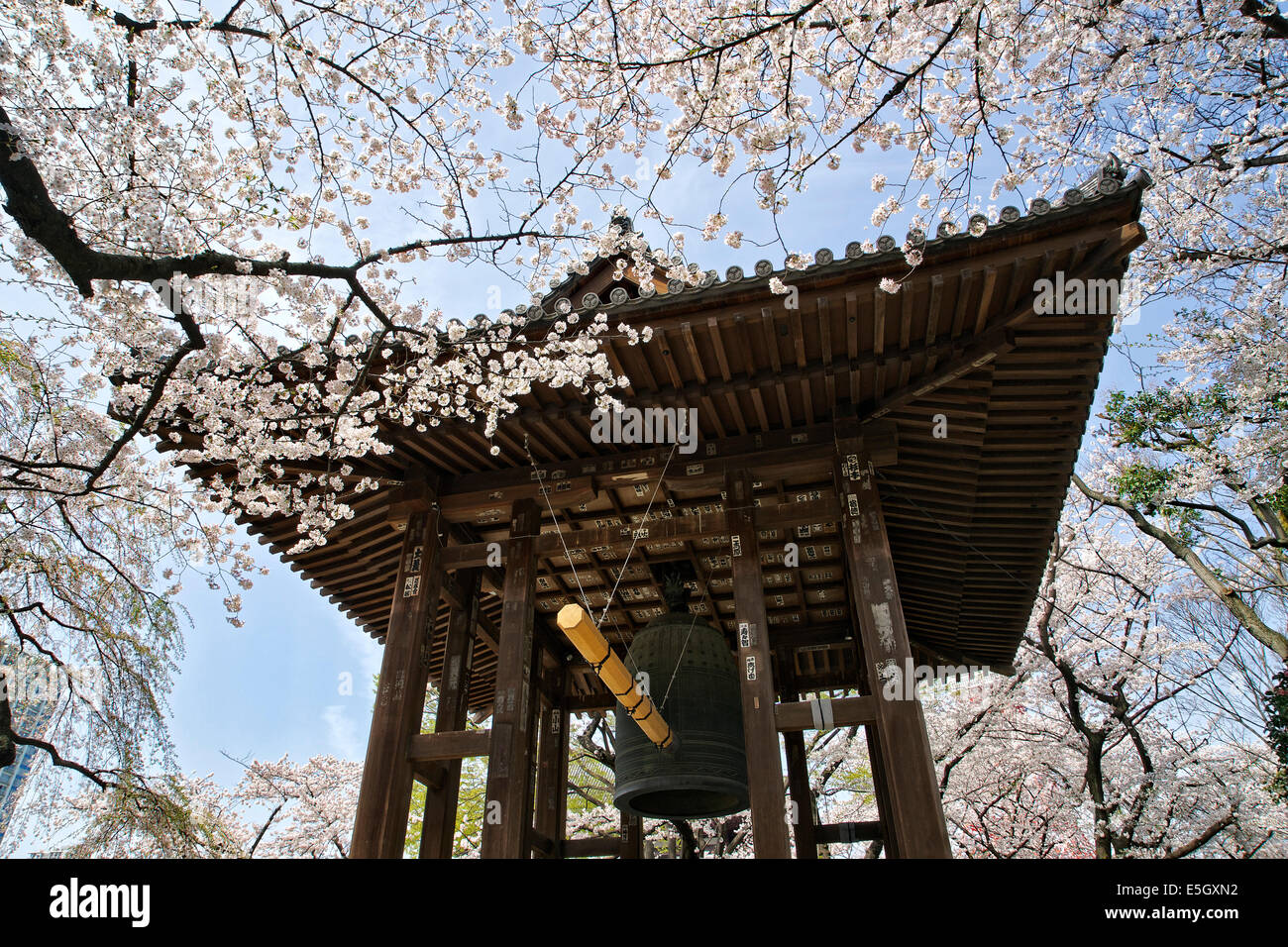 Zojoji bell hi-res stock photography and images - Alamy