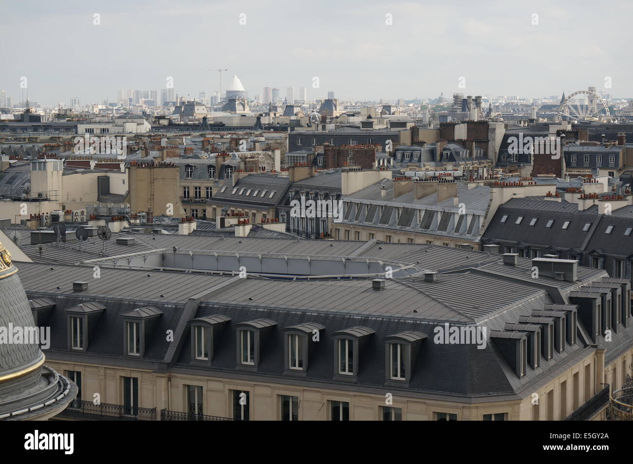 Paris rooftop garden hi-res stock photography and images - Alamy