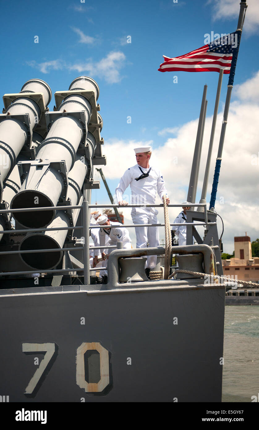 The guided missile cruiser USS Lake Erie (CG 70) returns to Joint Base ...
