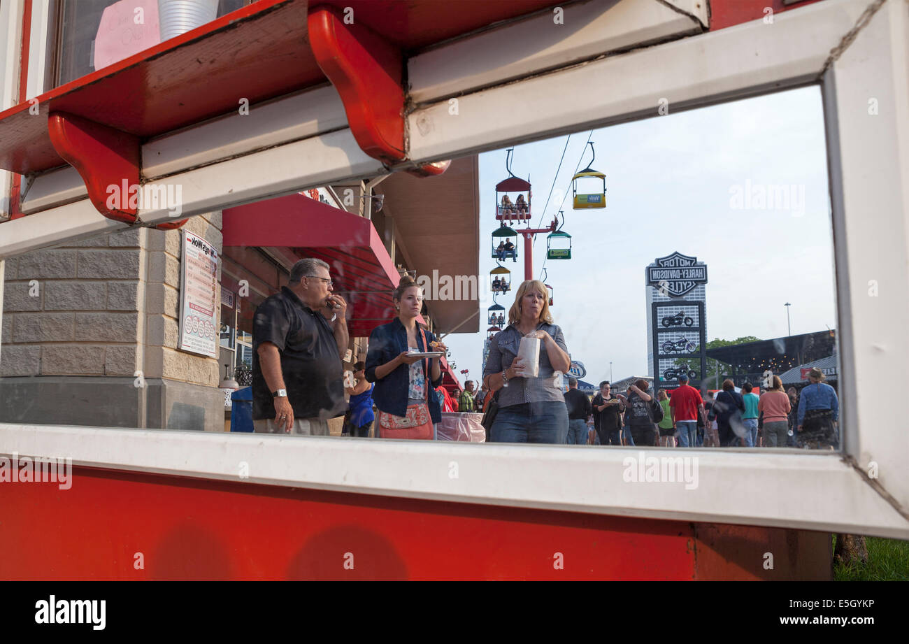 People enjoying Summerfest in Milwaukee, Wisconsin, USA Stock Photo - Alamy