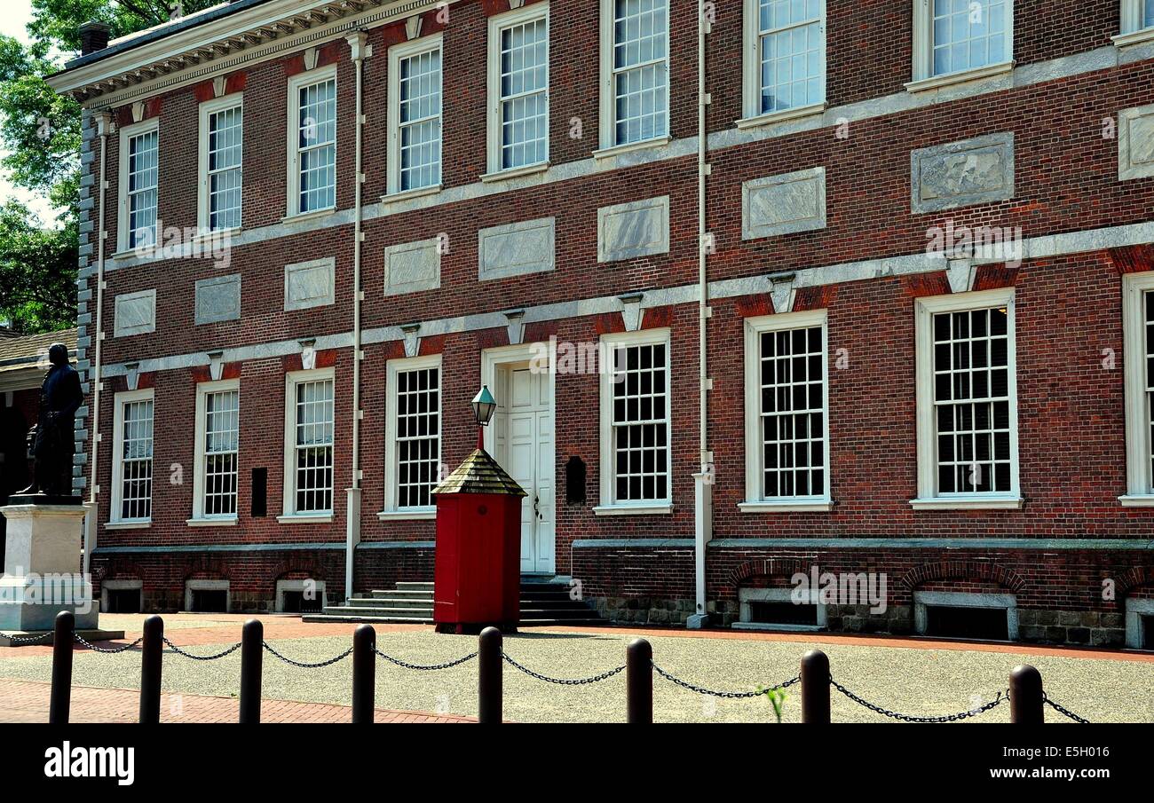 Independence hall, philadelphia statue hi-res stock photography and ...