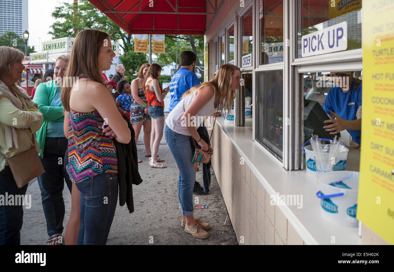 People enjoying Summerfest in Milwaukee, Wisconsin, USA Stock Photo - Alamy