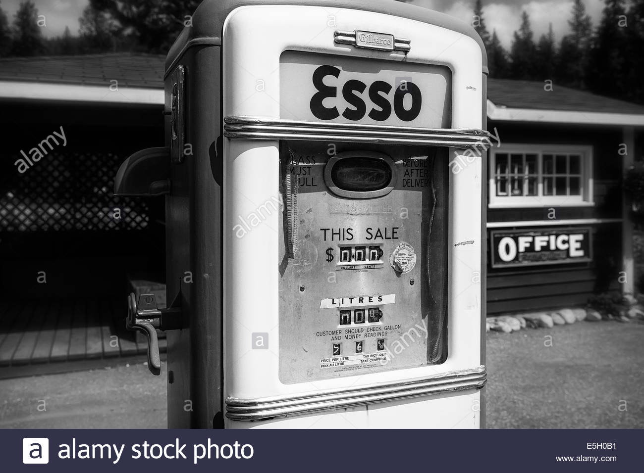 Esso Pump Stock Photos & Esso Pump Stock Images - Alamy