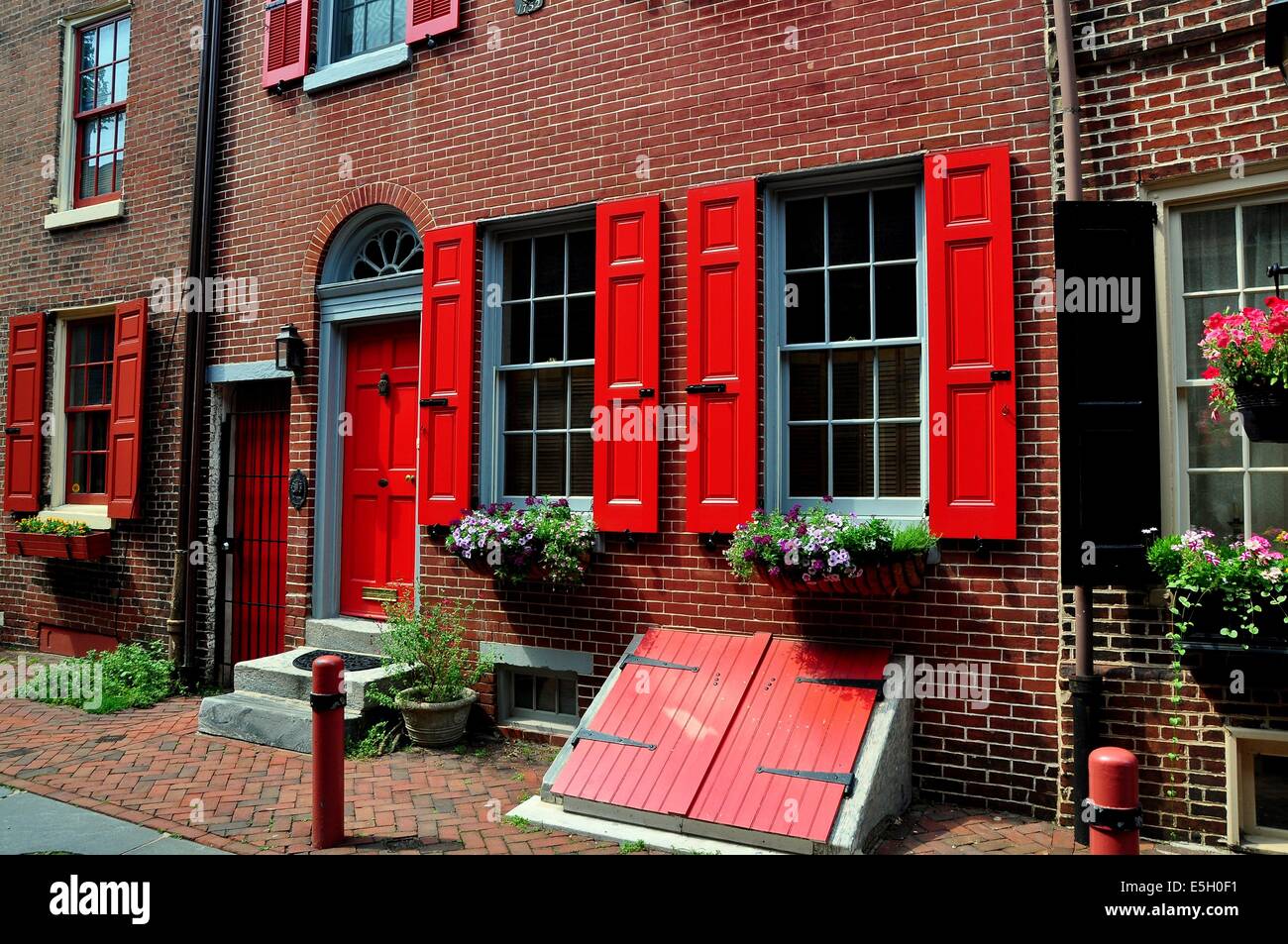 PHILADELPHIA, PENNSYLVANIA: Preserved colonial houses dating from 1703 ...