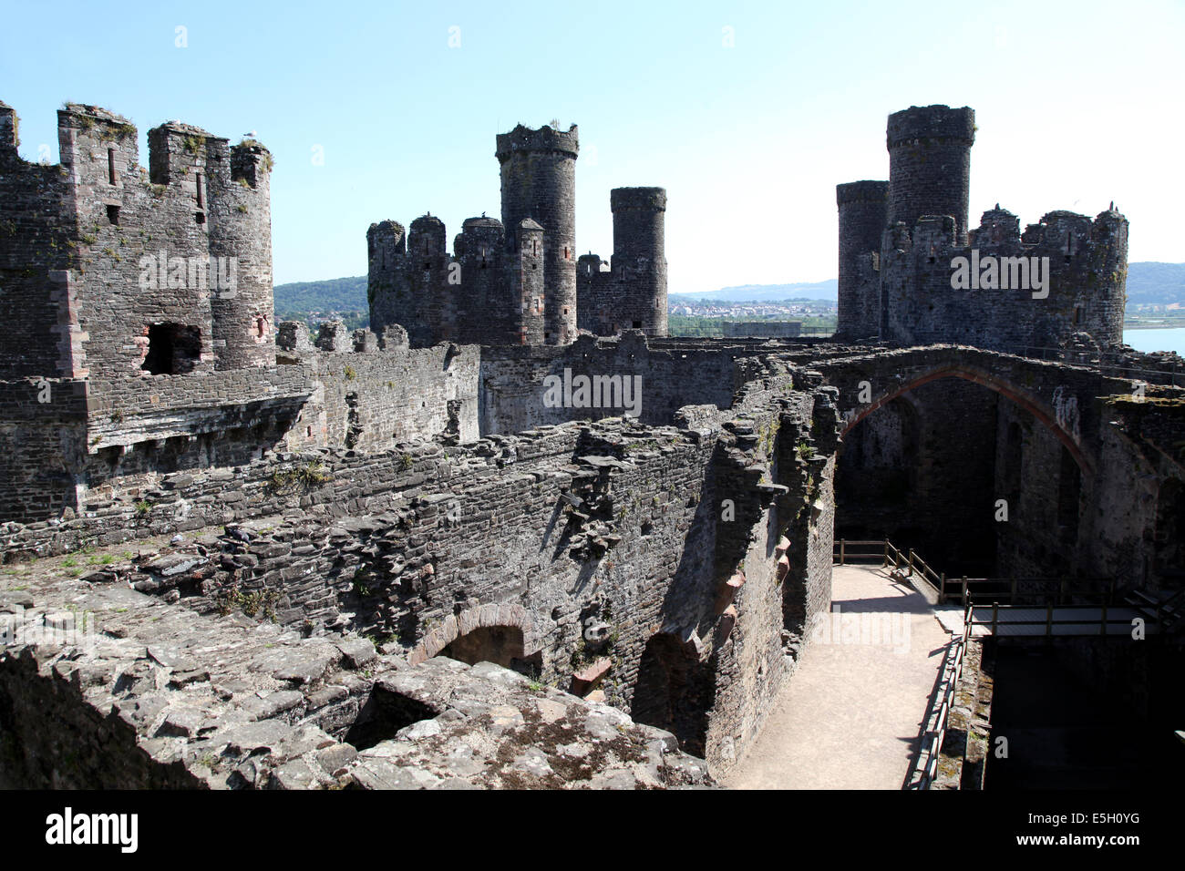 Medieval welsh castle hi-res stock photography and images - Alamy