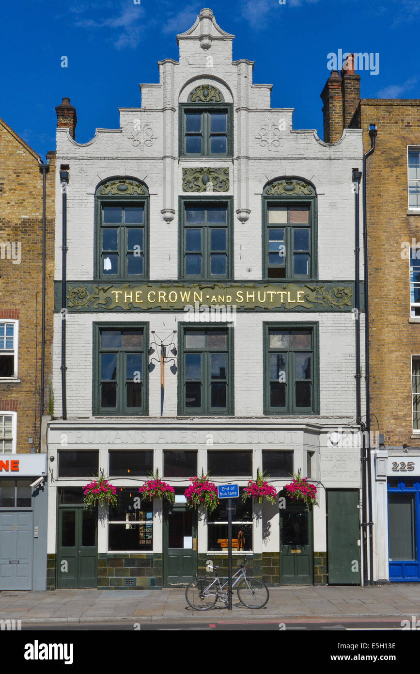 The Crown and Shuttle pub Shoreditch High Street London Stock Photo - Alamy