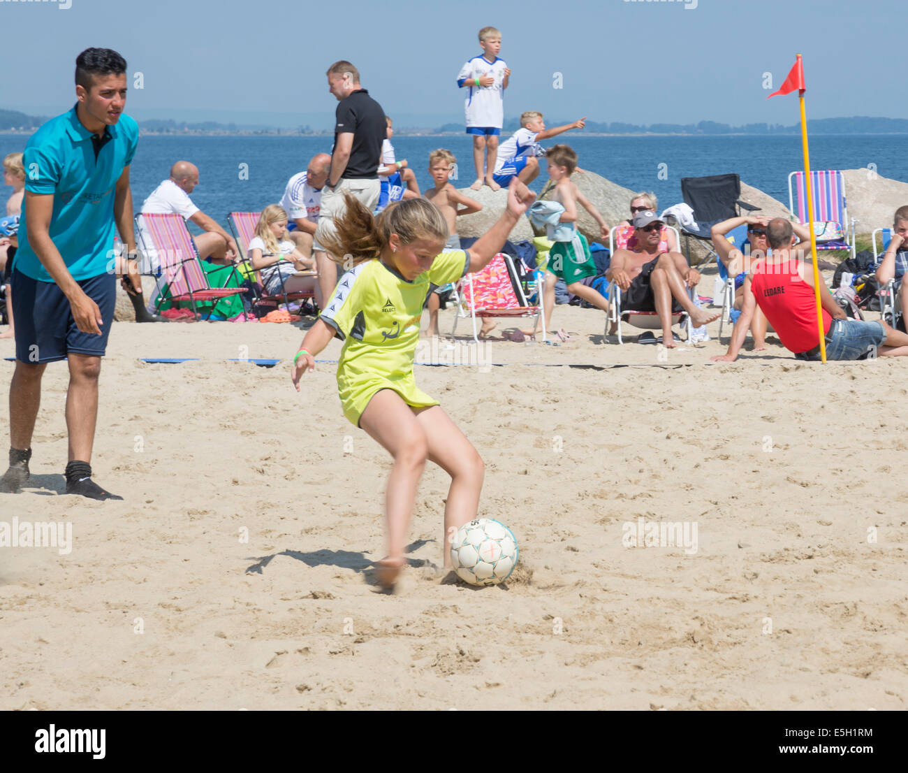 Mixed gender team game hi-res stock photography and images - Alamy