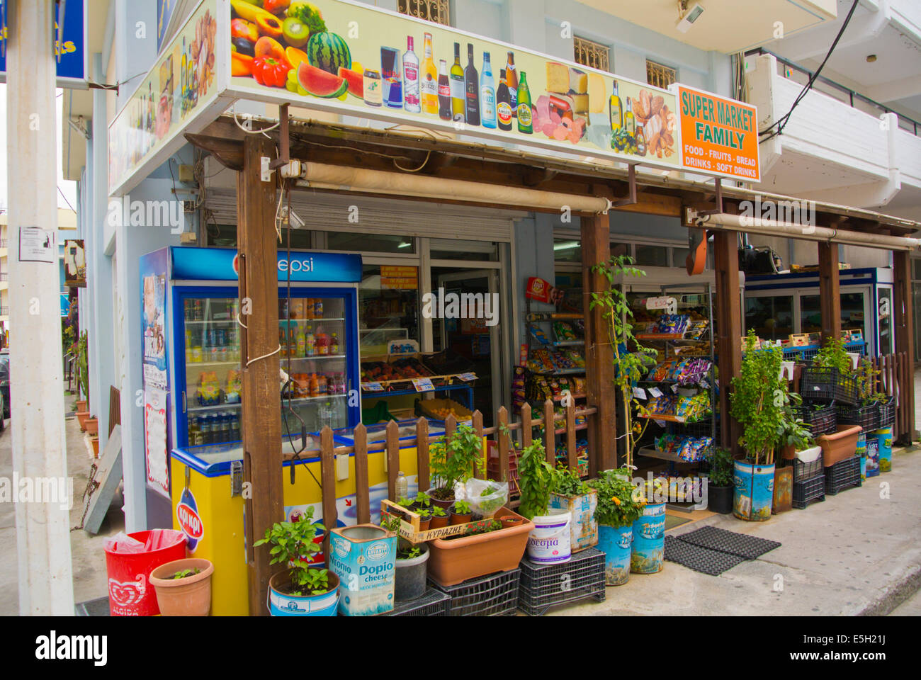 Small supermarket hi-res stock photography and images - Alamy