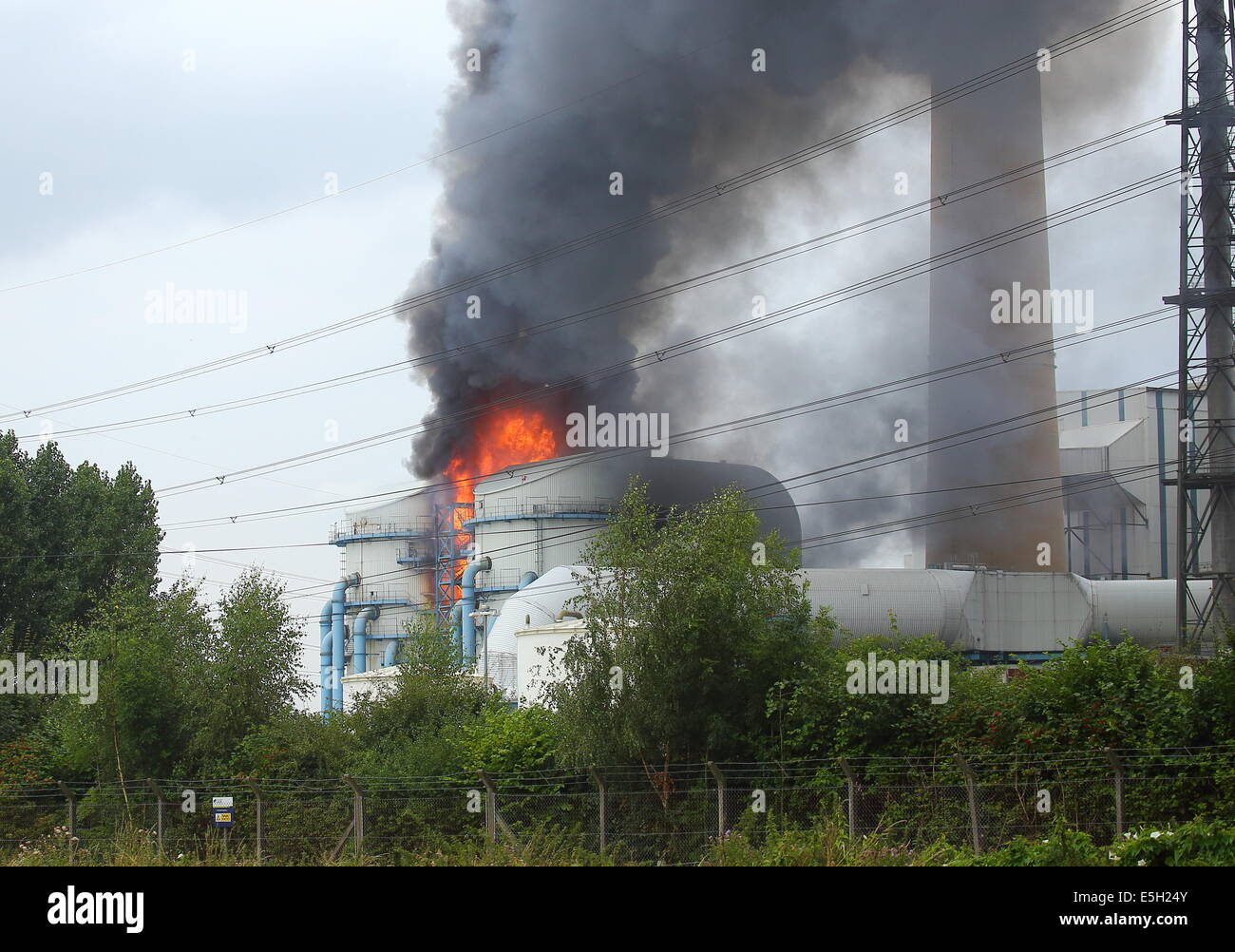 Ferrybridge power station fire hi-res stock photography and images - Alamy