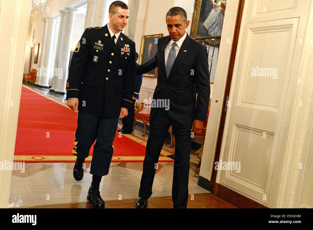 President Barack Obama, right, and U.S. Army Staff Sgt. Ryan Pitts ...