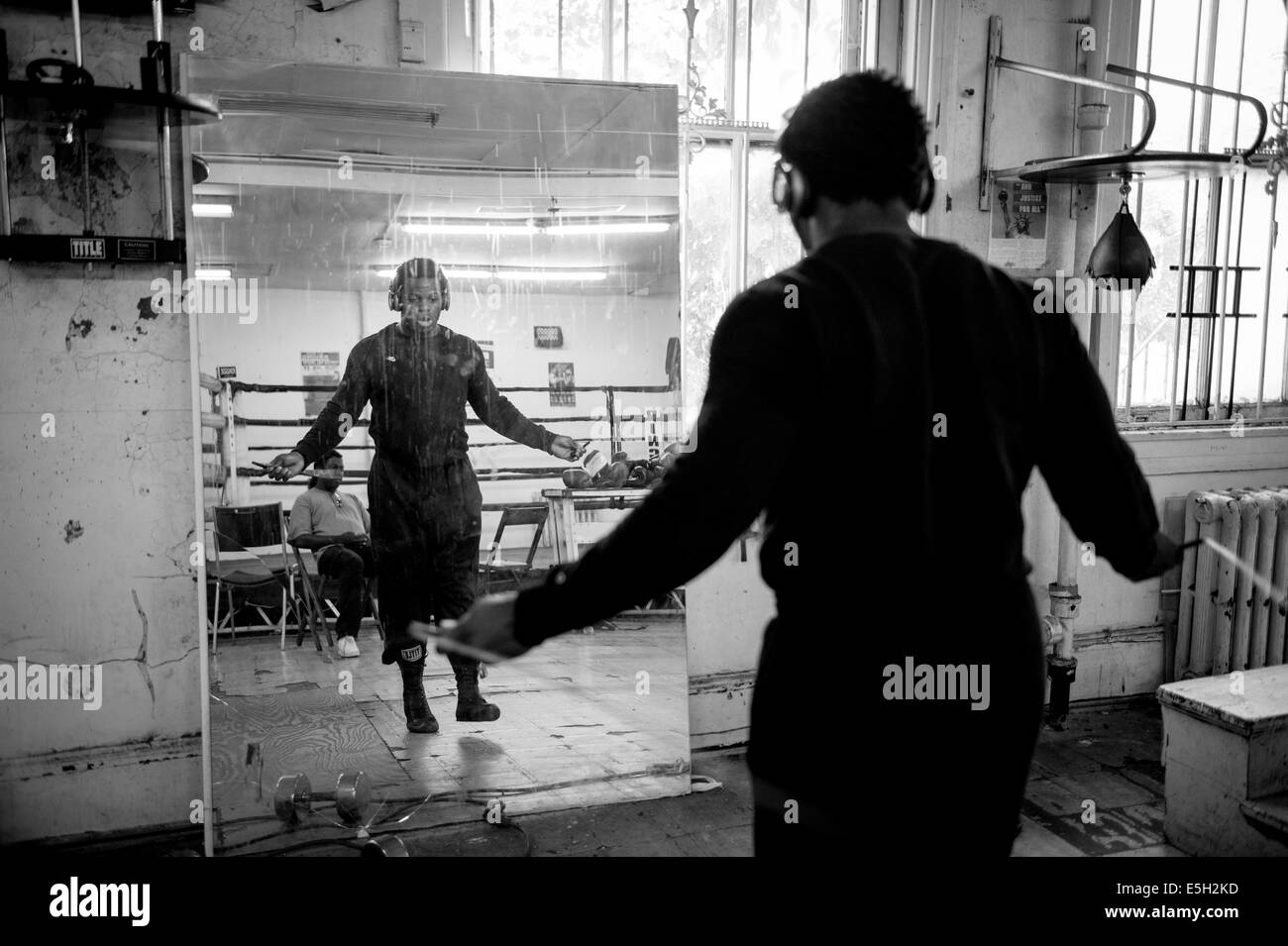 Stephon “The Surgeon” Morris warms up with a jump rope routine at UMAR ...