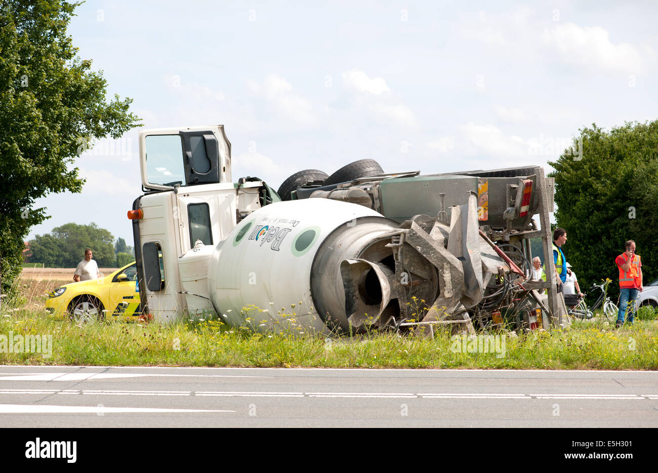 Mixer truck accident hi-res stock photography and images - Alamy