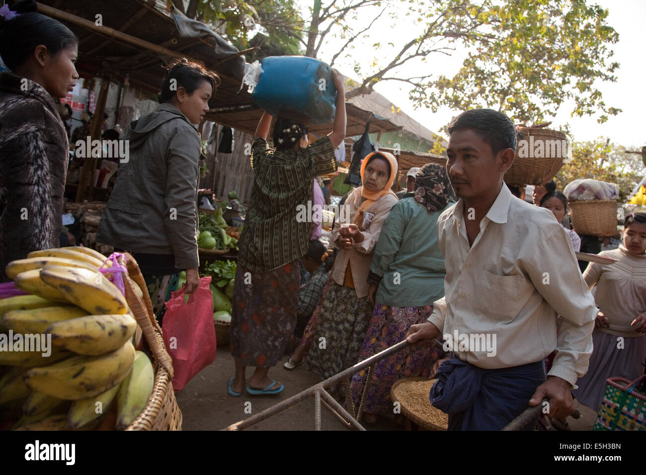 People moving through the daily vegetable market in Chauk, Myanamar ...