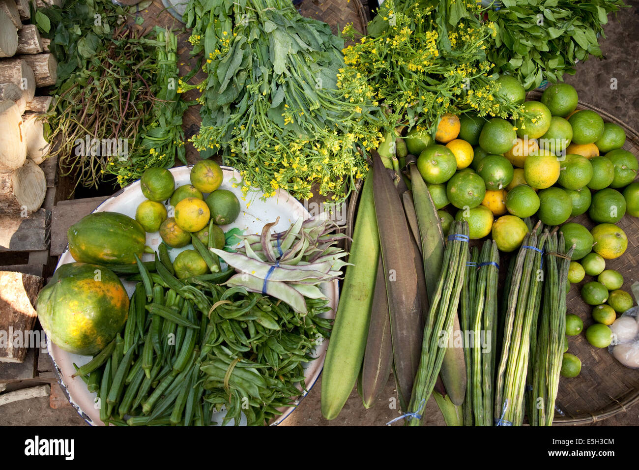Produce at a vegetable stall in the daily market at Chuak, Myanmar ...