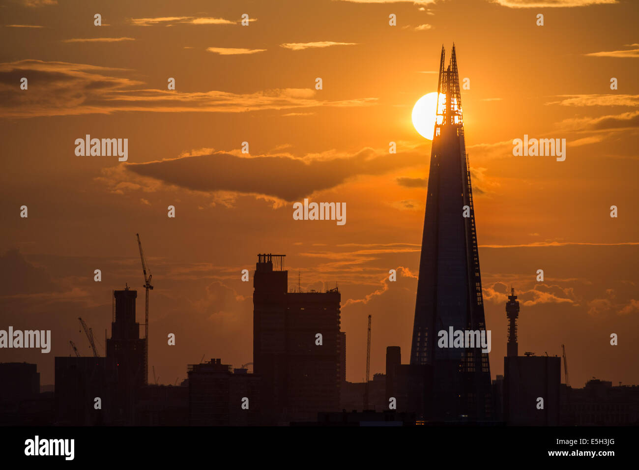 London skyline in dramatic weather hi-res stock photography and images ...