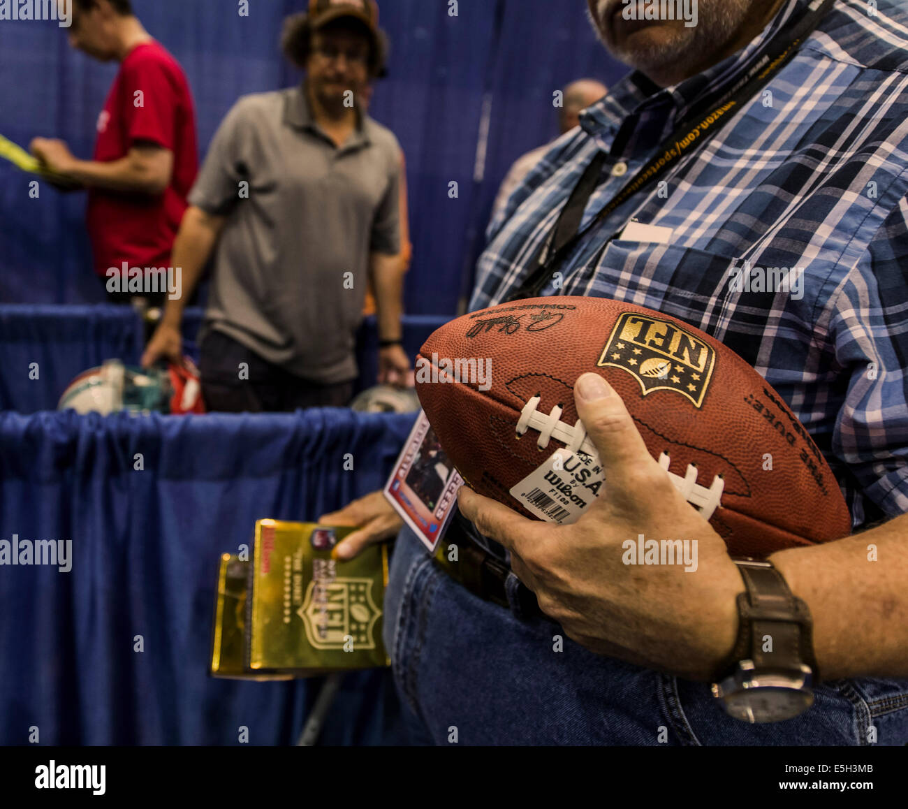 Cleveland, Ohio, USA. 31st July, 2014. Fans line up for autographs from ...