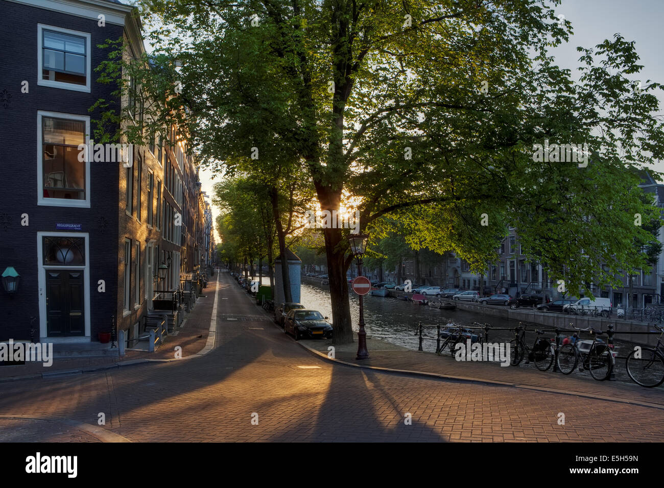 Quiet street amsterdam hi-res stock photography and images - Alamy