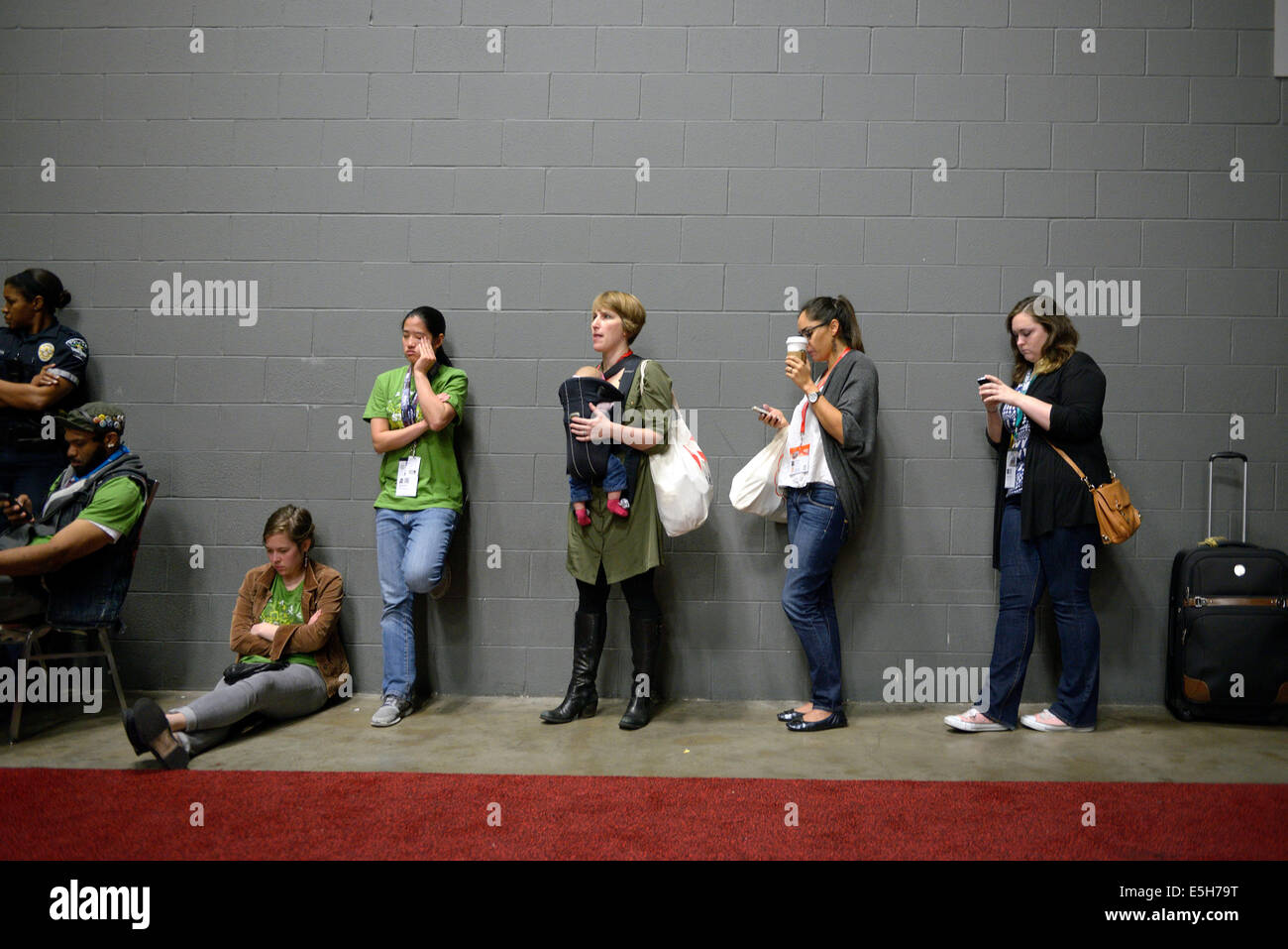 austin texas sxsw convention wait line women Stock Photo - Alamy