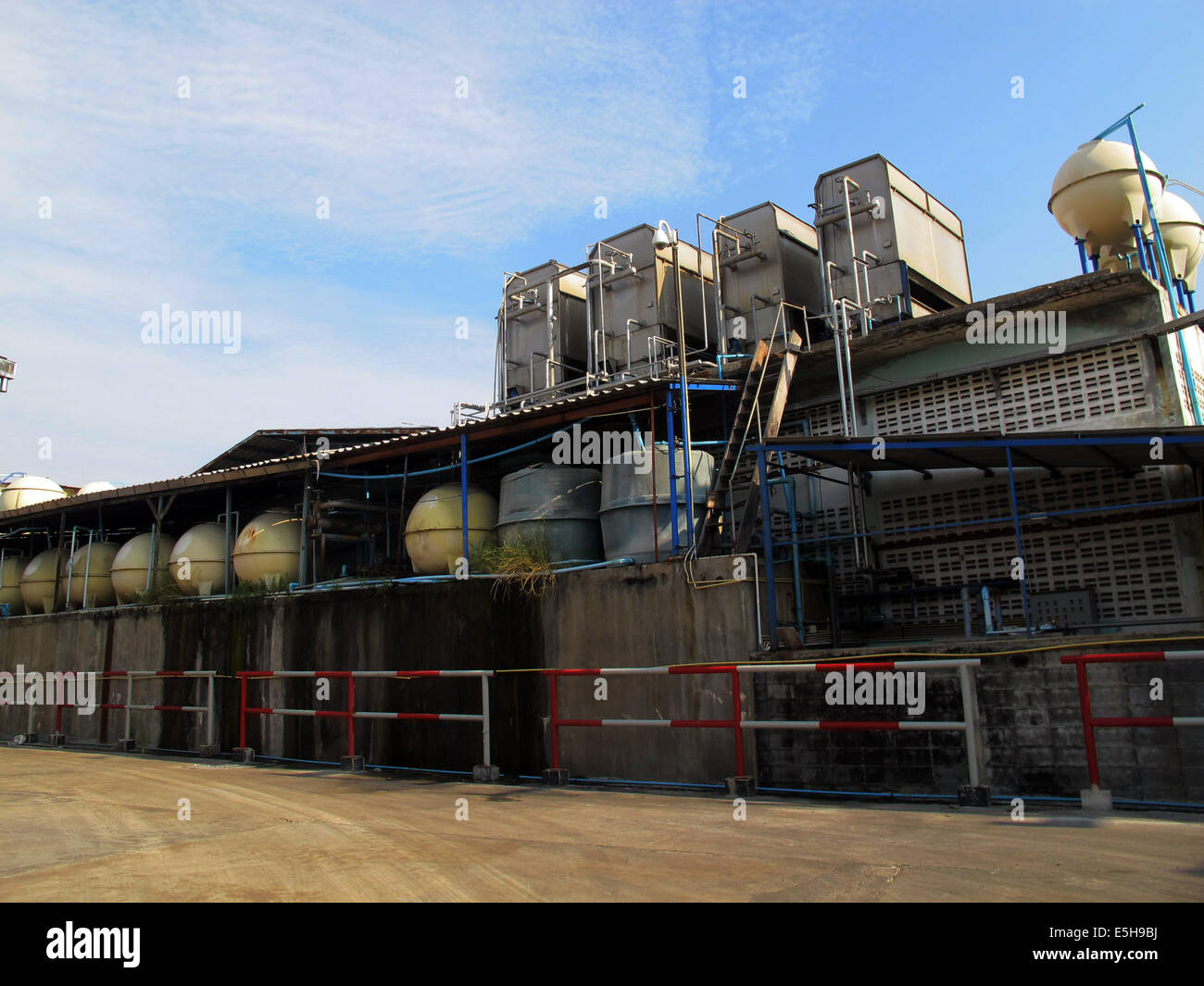 Chiller unit system hi-res stock photography and images - Alamy