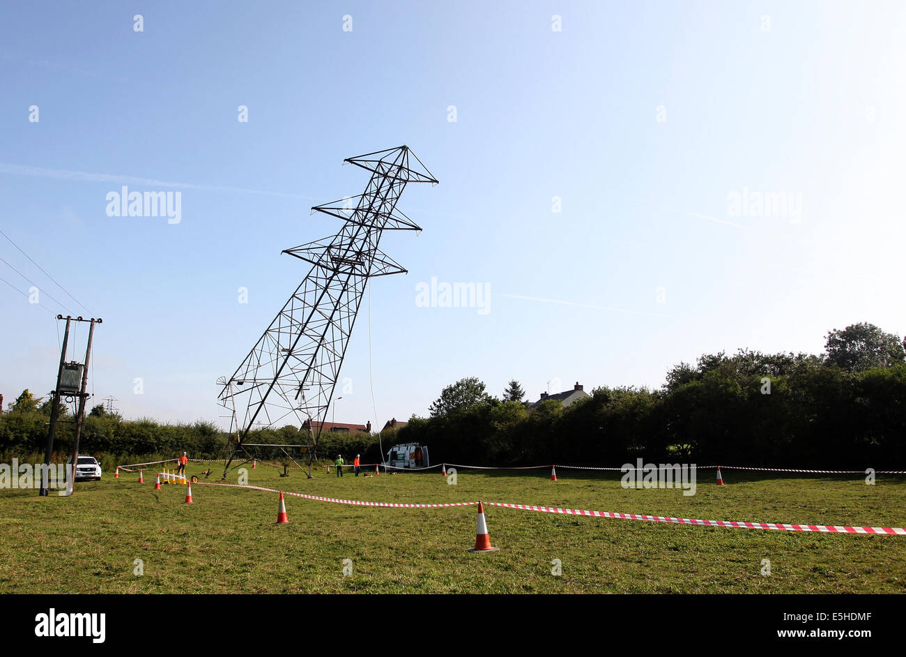 Electricity pylon removal process in Heage Derbyshire Stock Photo - Alamy
