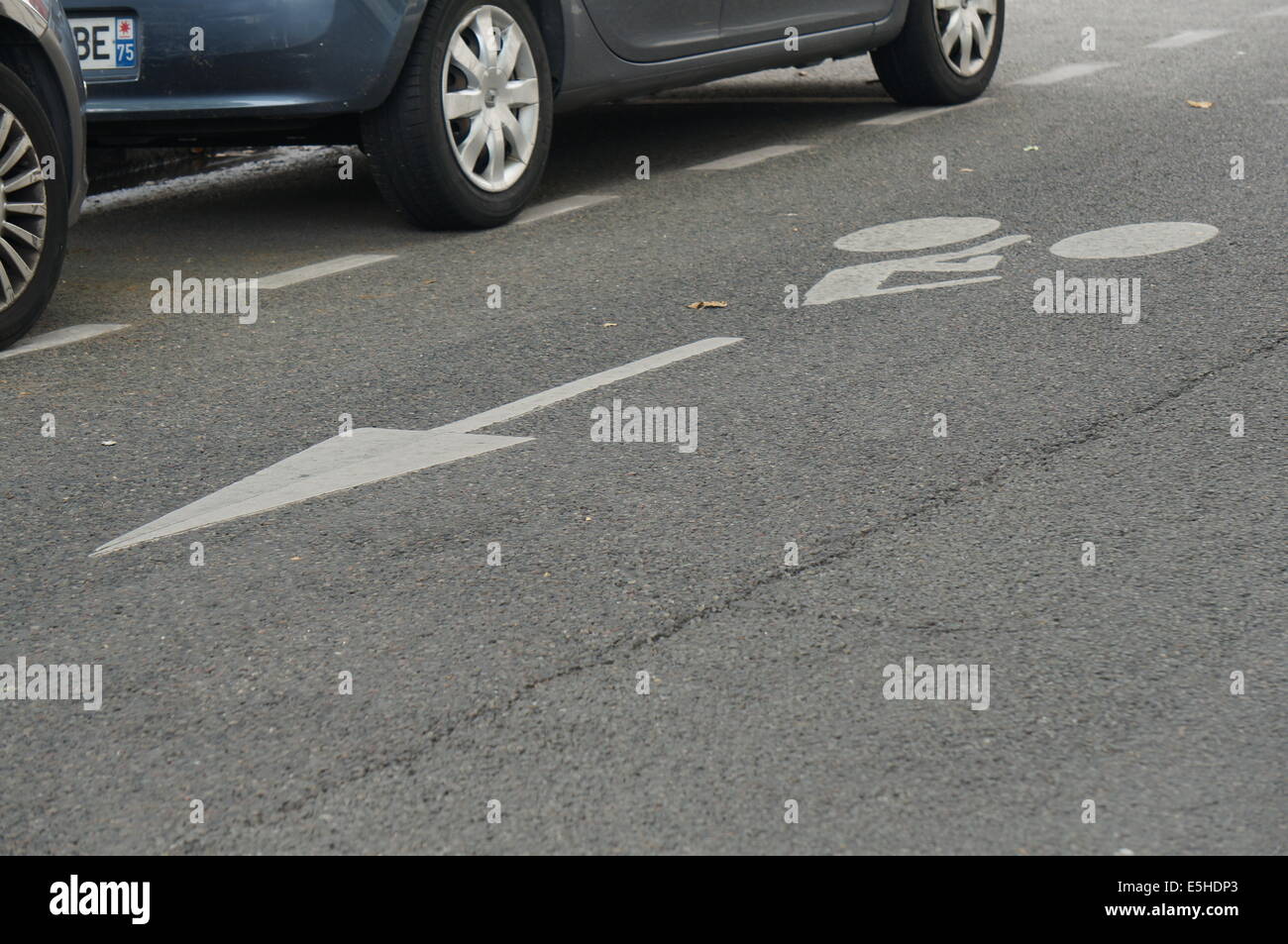 Opposite way hi-res stock photography and images - Alamy