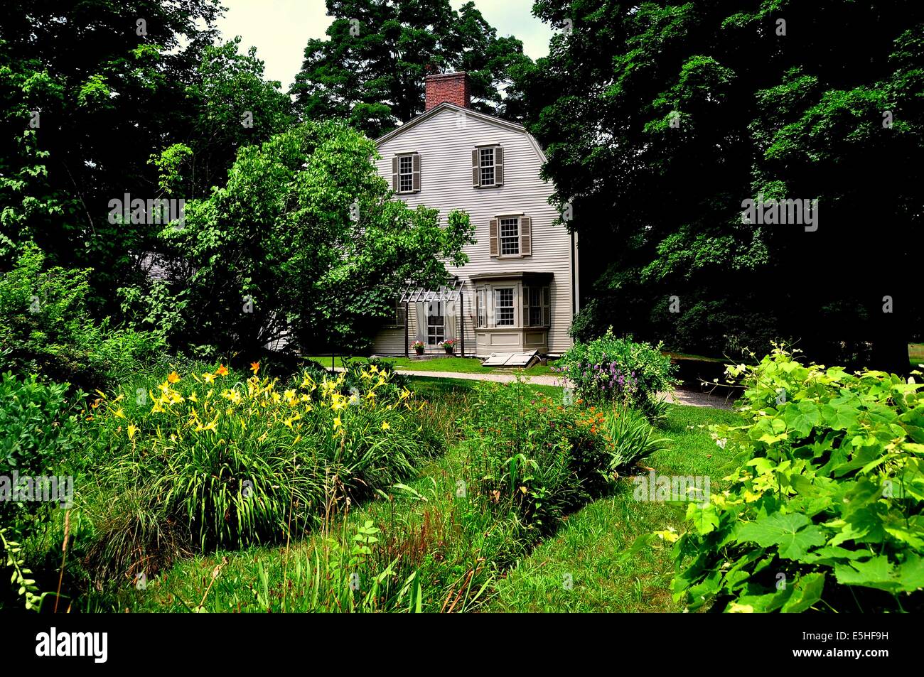 CONCORD, MASSACHUSETTS: The 1770 Olde Manse and gardens in Minuteman ...