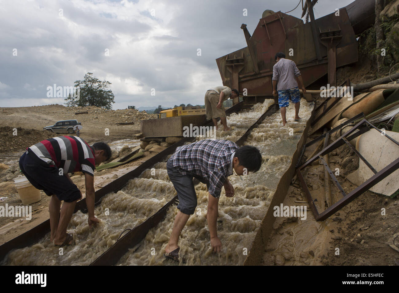 Myanmar gold mining hi-res stock photography and images - Alamy