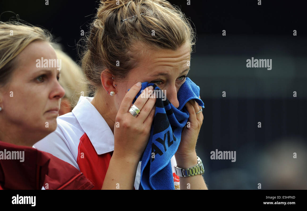 NATALIE MELMORE CRIES AFTER LO LAWN BOWLS PAIRS KELVIN GREEN GLASGOW ...