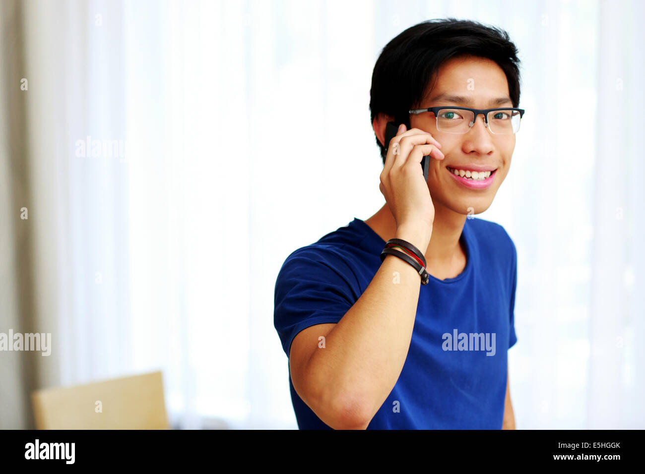 Chinese man talking hi-res stock photography and images - Alamy